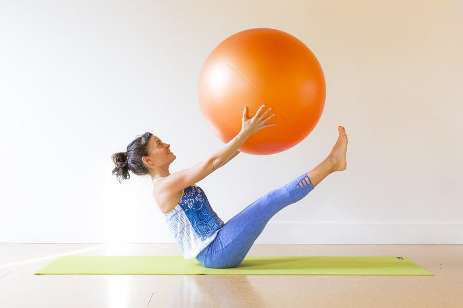 Vì Sao Yoga Ball Rất Tốt Cho Mẹ Bầu Và Dân Văn Phòng ? - Gymaster